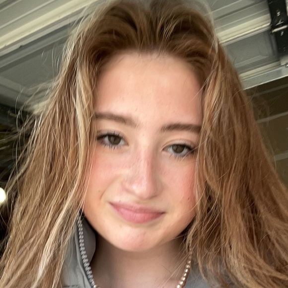 Alli's Closet (@allibishop101) | Poshmark